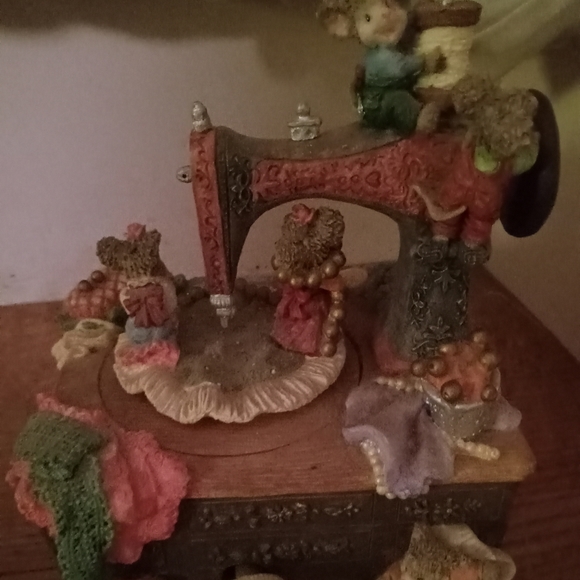Schmid | Accents | Antique Srwing Machine Mice Sewing Music Box Unique ...